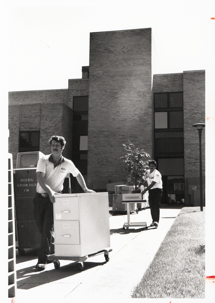 The English Department moving out of Maginnes Hall | Lehigh Preserve