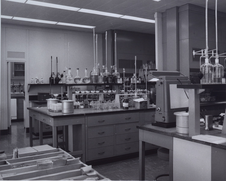 Homer Research Laboratory - Interior of a laboratory | Lehigh Preserve
