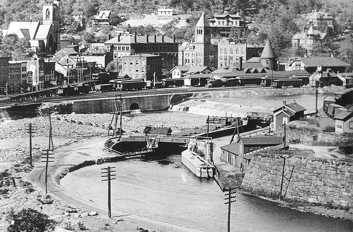 Image of Lock No. 1 at the Lower Division showing little water running ...