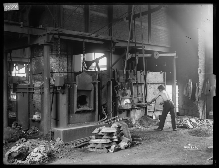 Man operating puddle furnace | Lehigh Preserve