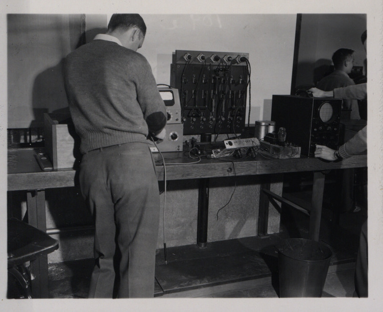 Group portrait / Packard Laboratory / Electrical Engineering | Lehigh ...
