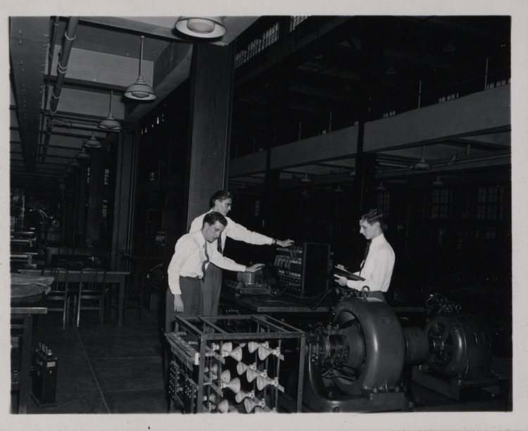 Group portrait / Packard Laboratory / Electrical Engineering | Lehigh ...