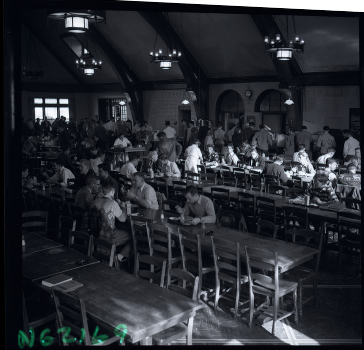 Group portrait / Lamberton Hall (?) / Dining Hall | Lehigh Preserve