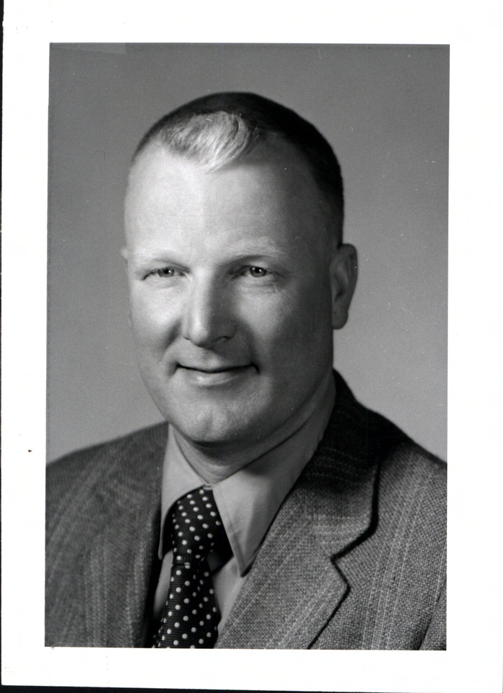 Portrait / Hasselman, D.P.H., 1931-, 1931- / Faculty (?) Metallurgy ...