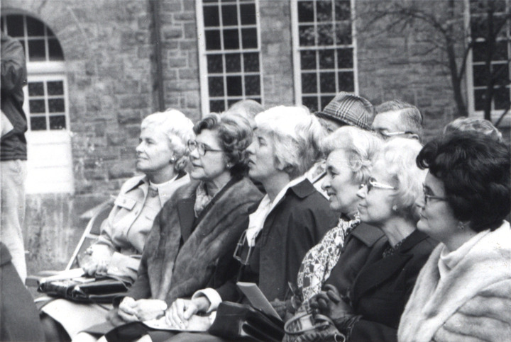Group portrait / Sherman Fairchild Center for the Physical Sciences ...