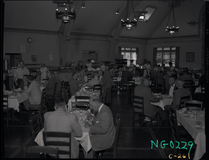 Group portrait / Packer Hall, the University Center (?) / Reunion ...