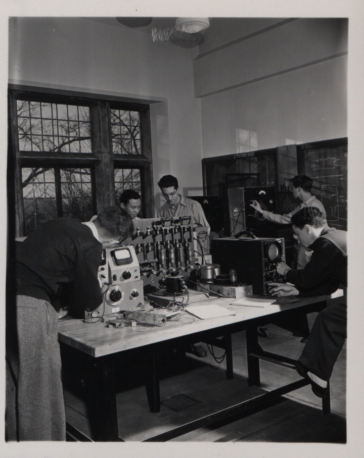 Group portrait / Packard Laboratory / Electrical Engineering | Lehigh ...
