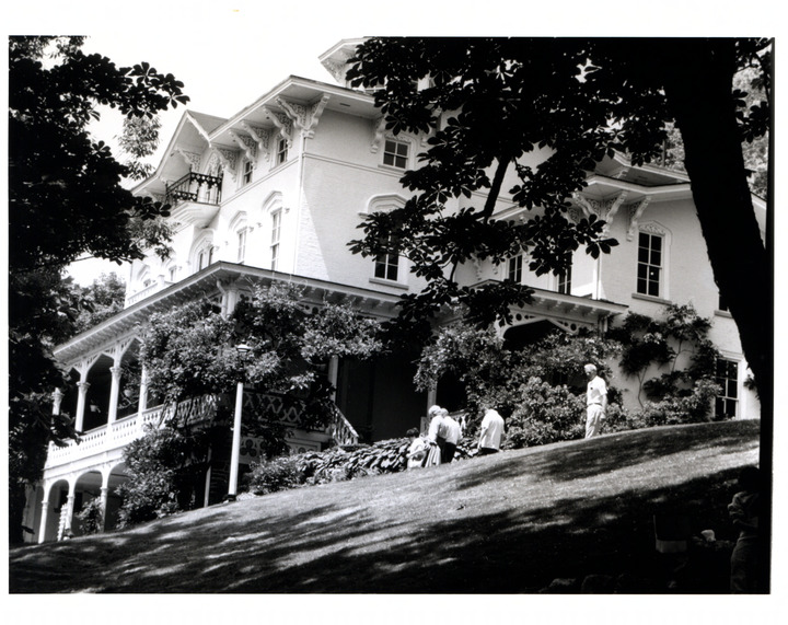 BuildingGroup portrait / Packer Mansion / Asa Packer; Mauch Chunk; Jim ...