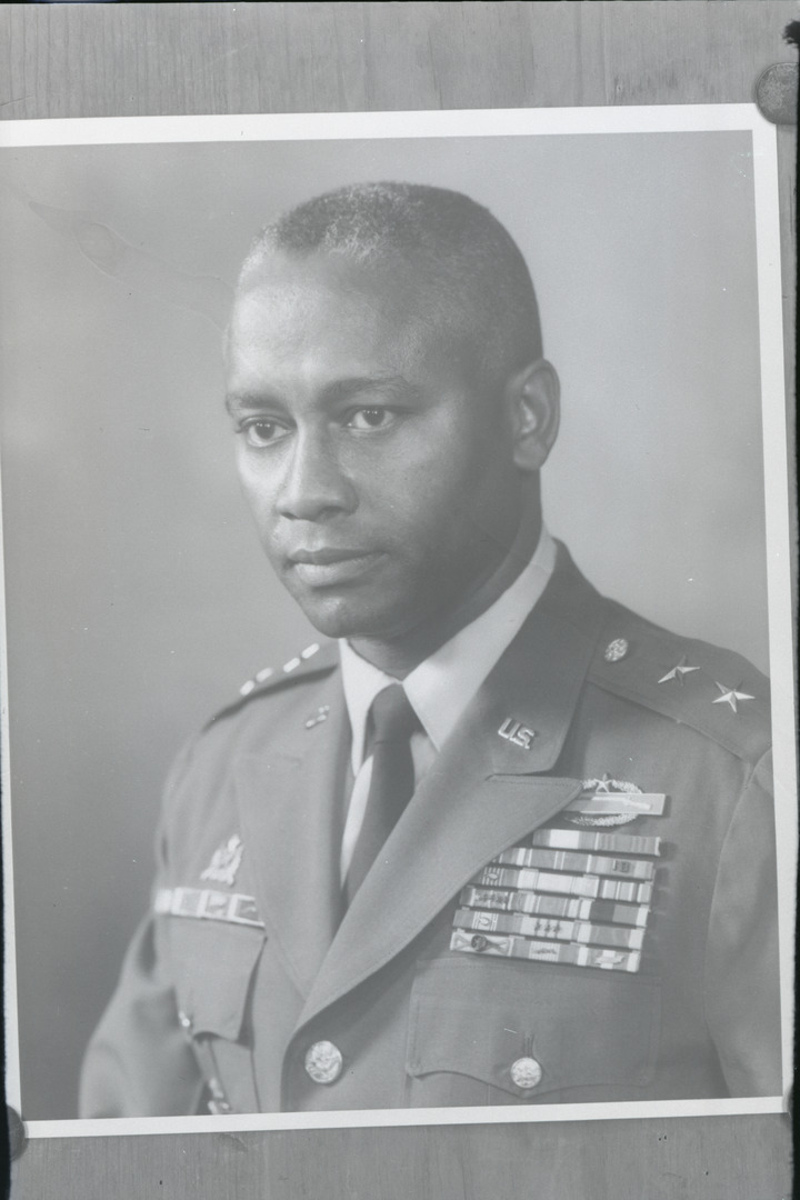 Davison / Army Officier | Lehigh Preserve