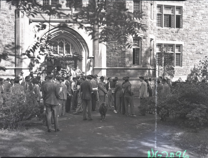 Group portrait / Packard Laboratory / Freshmen; Dinks | Lehigh Preserve