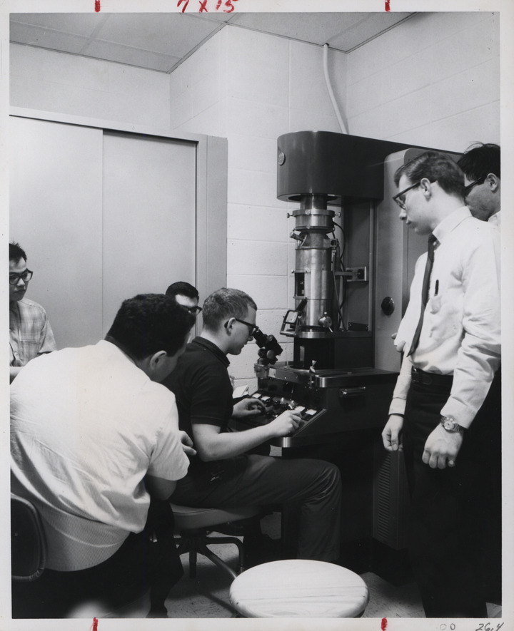 Group portrait / Whitaker Laboratory / Materials Science; Research ...
