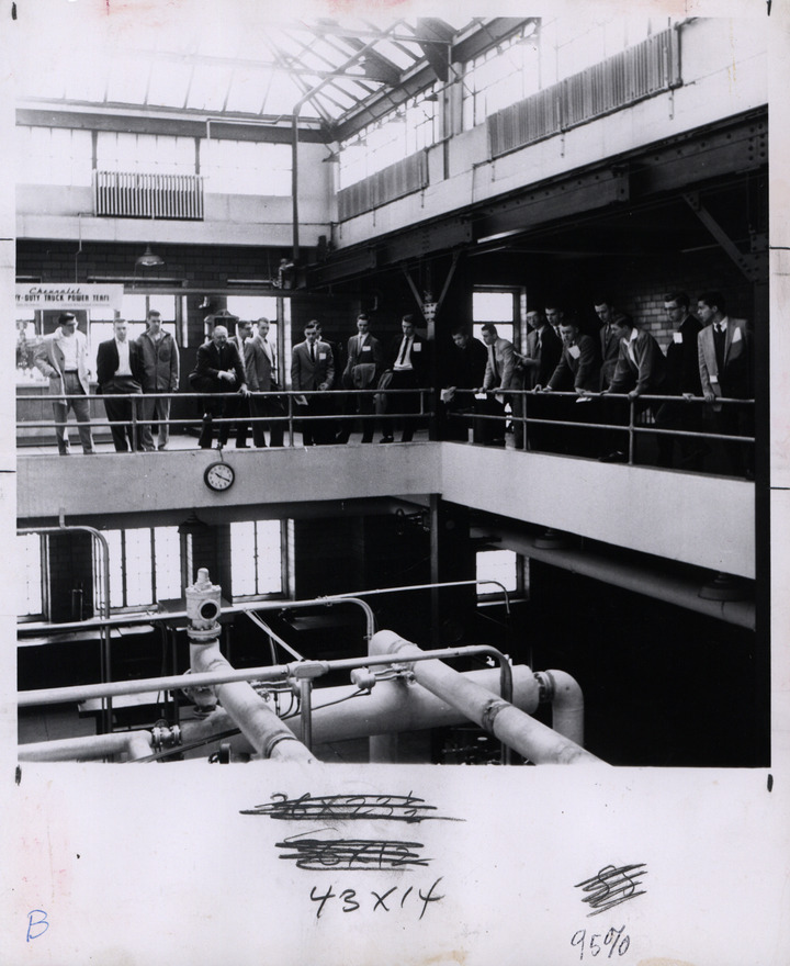 Group portrait / Packard Laboratory / Admissions; Tours; Engineering ...