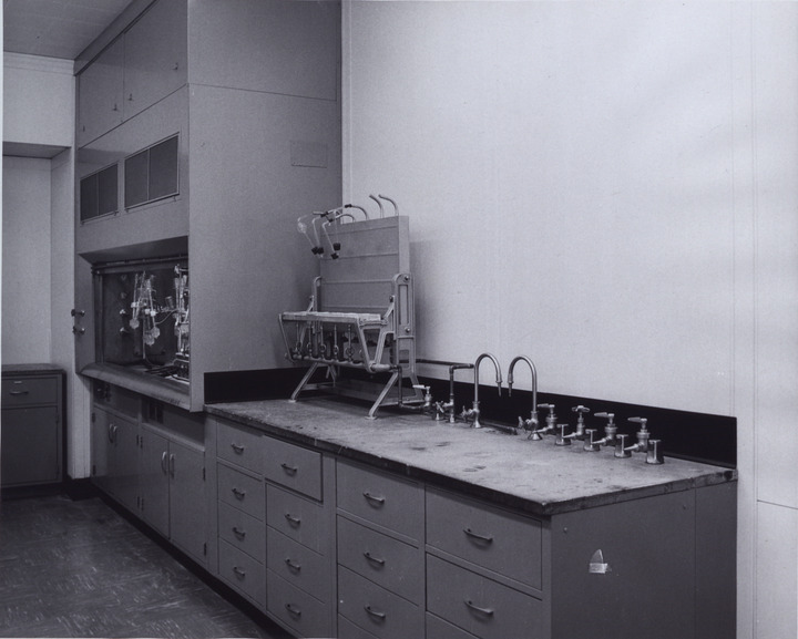 Homer Research Laboratory - Interior of a laboratory | Lehigh Preserve