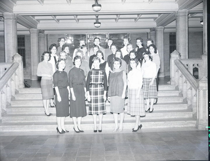 Group portrait / Drown Hall / Dames Club; Wives | Lehigh Preserve