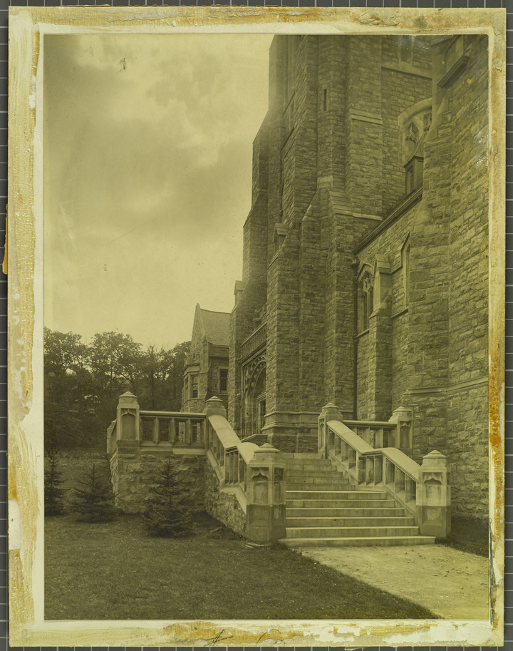 Building / Alumni Memorial Building / Campus; Administrative Buildings ...