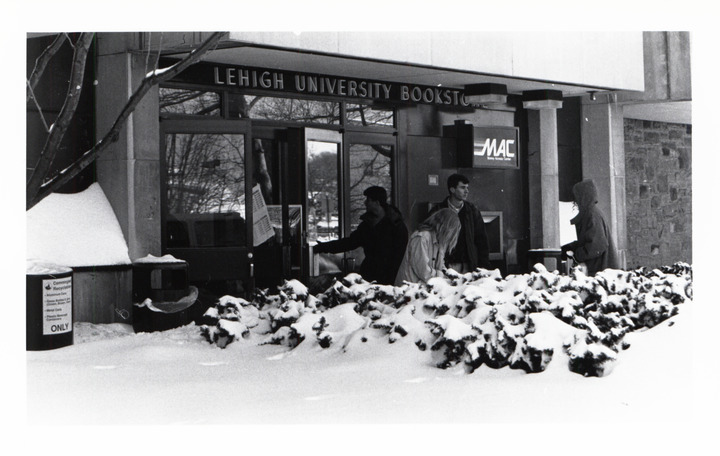 Students outside Lehigh University bookstore on snowy day | Lehigh Preserve