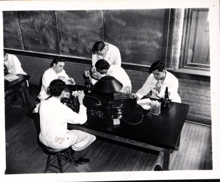 Group portrait / Bacteriology Laboratory | Lehigh Preserve
